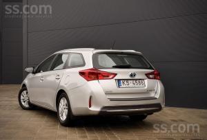 Pelēks Toyota Auris 2013 Rīga, ar dzinēja tilpumu 1.80 L un nobraukumu 191 tūkst. km par 7995 €, foto 4 vietnē AUTOMOTO.COM.LV