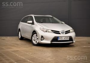 Pelēks Toyota Auris 2013 Rīga, ar dzinēja tilpumu 1.80 L un nobraukumu 191 tūkst. km par 7995 €, foto 5 vietnē AUTOMOTO.COM.LV