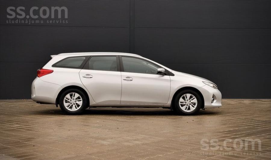 Pelēks Toyota Auris 2013 Rīga, ar dzinēja tilpumu 1.80 L un nobraukumu 191 tūkst. km par 7995 €, foto 6 vietnē AUTOMOTO.COM.LV