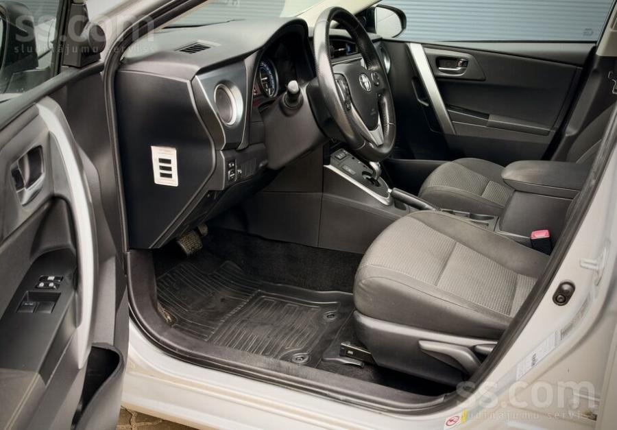 Pelēks Toyota Auris 2013 Rīga, ar dzinēja tilpumu 1.80 L un nobraukumu 191 tūkst. km par 7995 €, foto 8 vietnē AUTOMOTO.COM.LV