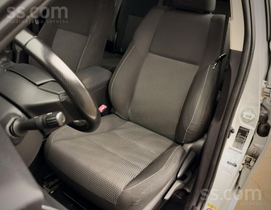Pelēks Toyota Auris 2013 Rīga, ar dzinēja tilpumu 1.80 L un nobraukumu 191 tūkst. km par 7995 €, foto 10 vietnē AUTOMOTO.COM.LV