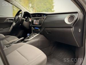 Pelēks Toyota Auris 2013 Rīga, ar dzinēja tilpumu 1.80 L un nobraukumu 191 tūkst. km par 7995 €, foto 11 vietnē AUTOMOTO.COM.LV