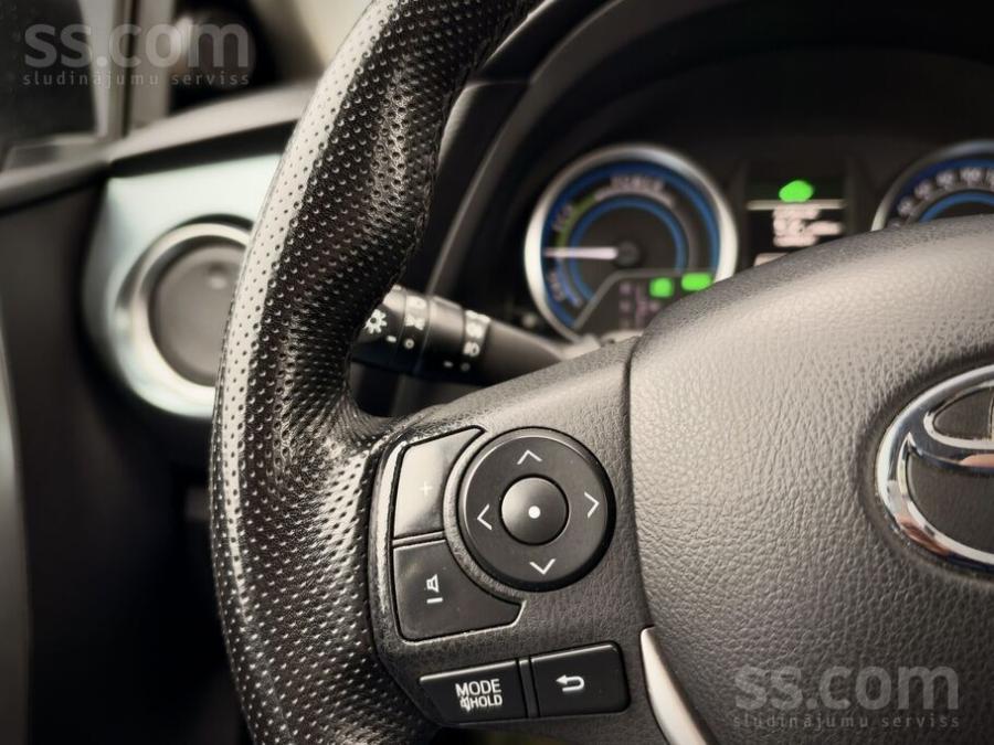 Pelēks Toyota Auris 2013 Rīga, ar dzinēja tilpumu 1.80 L un nobraukumu 191 tūkst. km par 7995 €, foto 13 vietnē AUTOMOTO.COM.LV