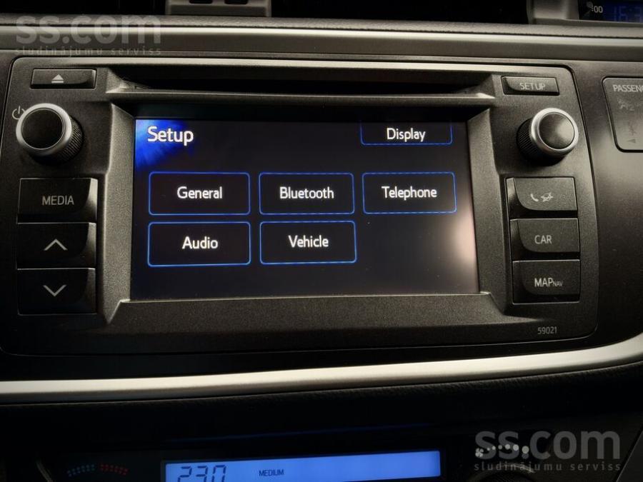 Pelēks Toyota Auris 2013 Rīga, ar dzinēja tilpumu 1.80 L un nobraukumu 191 tūkst. km par 7995 €, foto 16 vietnē AUTOMOTO.COM.LV