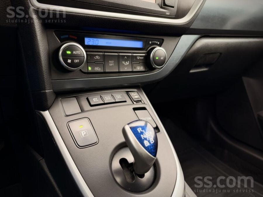 Pelēks Toyota Auris 2013 Rīga, ar dzinēja tilpumu 1.80 L un nobraukumu 191 tūkst. km par 7995 €, foto 18 vietnē AUTOMOTO.COM.LV