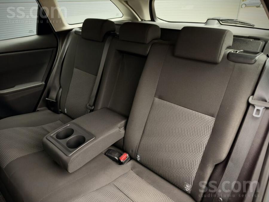 Pelēks Toyota Auris 2013 Rīga, ar dzinēja tilpumu 1.80 L un nobraukumu 191 tūkst. km par 7995 €, foto 19 vietnē AUTOMOTO.COM.LV