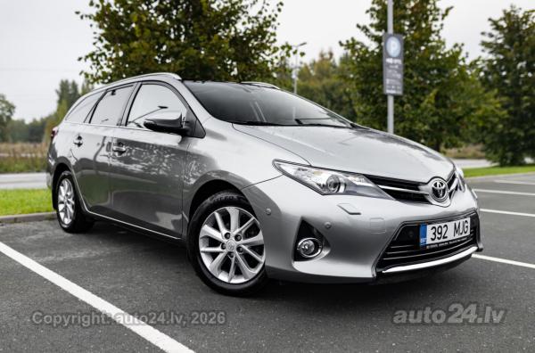 Grey Toyota Auris 2013 in Tallinn, with an engine capacity of 1.60 L and mileage of 117 thousand km for 9999 €, photo 1 on AUTOMOTO.COM.LV