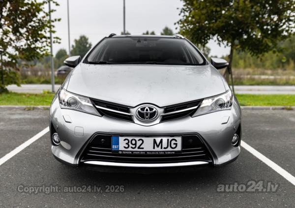 Grey Toyota Auris 2013 in Tallinn, with an engine capacity of 1.60 L and mileage of 117 thousand km for 9999 €, photo 3 on AUTOMOTO.COM.LV