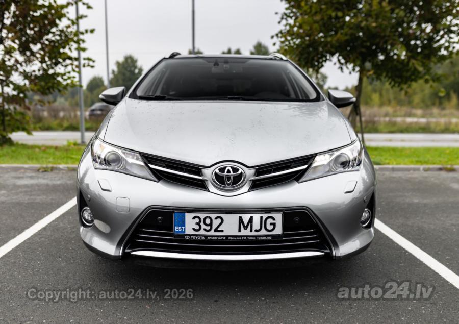 Pelēks Toyota Auris 2013 Tallina, ar dzinēja tilpumu 1.60 L un nobraukumu 117 tūkst. km par 9999 €, foto 3 vietnē AUTOMOTO.COM.LV