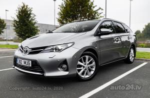 Pelēks Toyota Auris 2013 Tallina, ar dzinēja tilpumu 1.60 L un nobraukumu 117 tūkst. km par 9999 €, foto 4 vietnē AUTOMOTO.COM.LV