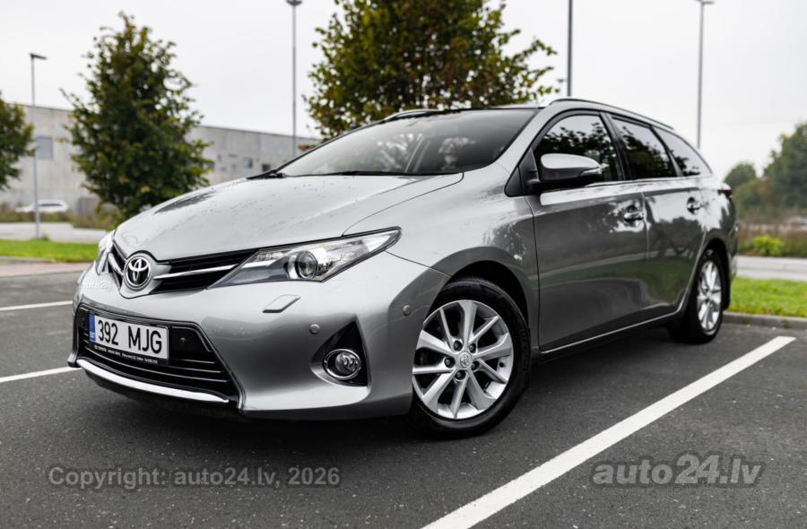 Pelēks Toyota Auris 2013 Tallina, ar dzinēja tilpumu 1.60 L un nobraukumu 117 tūkst. km par 9999 €, foto 4 vietnē AUTOMOTO.COM.LV
