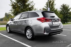 Pelēks Toyota Auris 2013 Tallina, ar dzinēja tilpumu 1.60 L un nobraukumu 117 tūkst. km par 9999 €, foto 5 vietnē AUTOMOTO.COM.LV