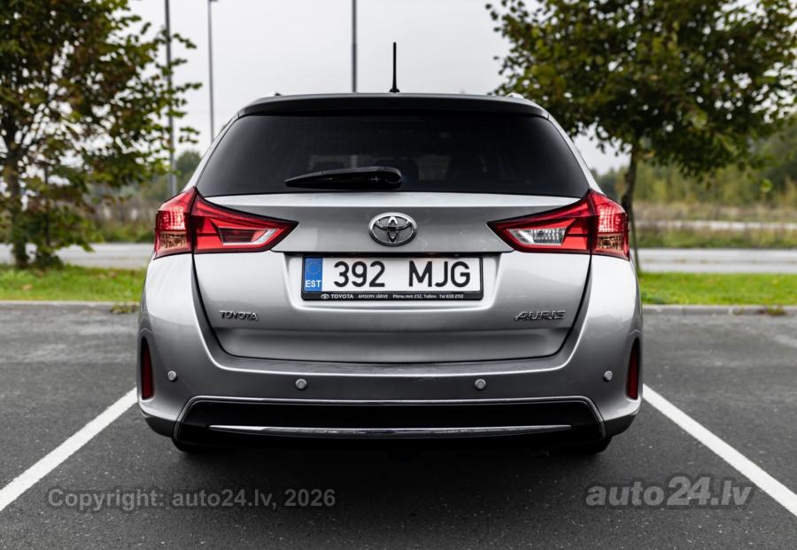 Pelēks Toyota Auris 2013 Tallina, ar dzinēja tilpumu 1.60 L un nobraukumu 117 tūkst. km par 9999 €, foto 6 vietnē AUTOMOTO.COM.LV