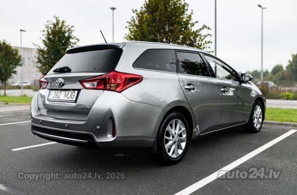 Grey Toyota Auris 2013 in Tallinn, with an engine capacity of 1.60 L and mileage of 117 thousand km for 9999 €, photo 7 on AUTOMOTO.COM.LV