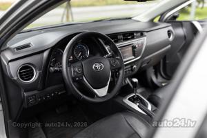 Pelēks Toyota Auris 2013 Tallina, ar dzinēja tilpumu 1.60 L un nobraukumu 117 tūkst. km par 9999 €, foto 8 vietnē AUTOMOTO.COM.LV