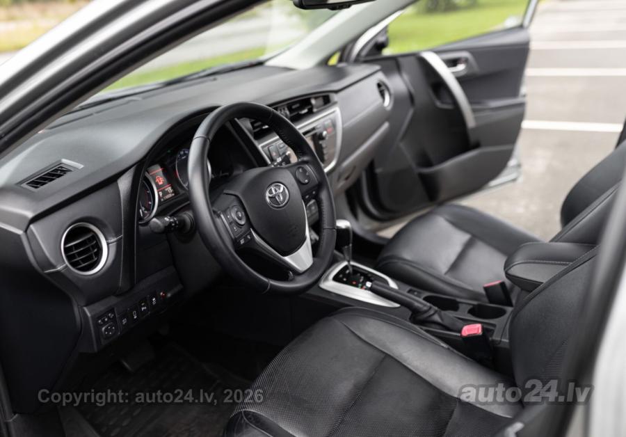 Pelēks Toyota Auris 2013 Tallina, ar dzinēja tilpumu 1.60 L un nobraukumu 117 tūkst. km par 9999 €, foto 9 vietnē AUTOMOTO.COM.LV