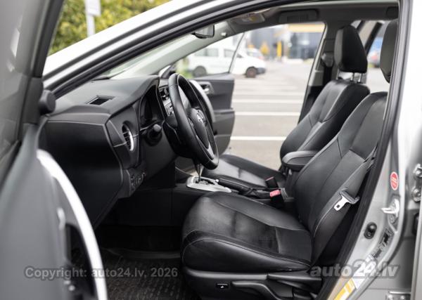 Grey Toyota Auris 2013 in Tallinn, with an engine capacity of 1.60 L and mileage of 117 thousand km for 9999 €, photo 10 on AUTOMOTO.COM.LV