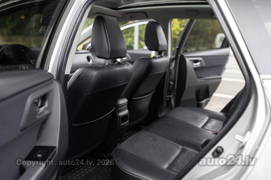 Pelēks Toyota Auris 2013 Tallina, ar dzinēja tilpumu 1.60 L un nobraukumu 117 tūkst. km par 9999 €, foto 12 vietnē AUTOMOTO.COM.LV