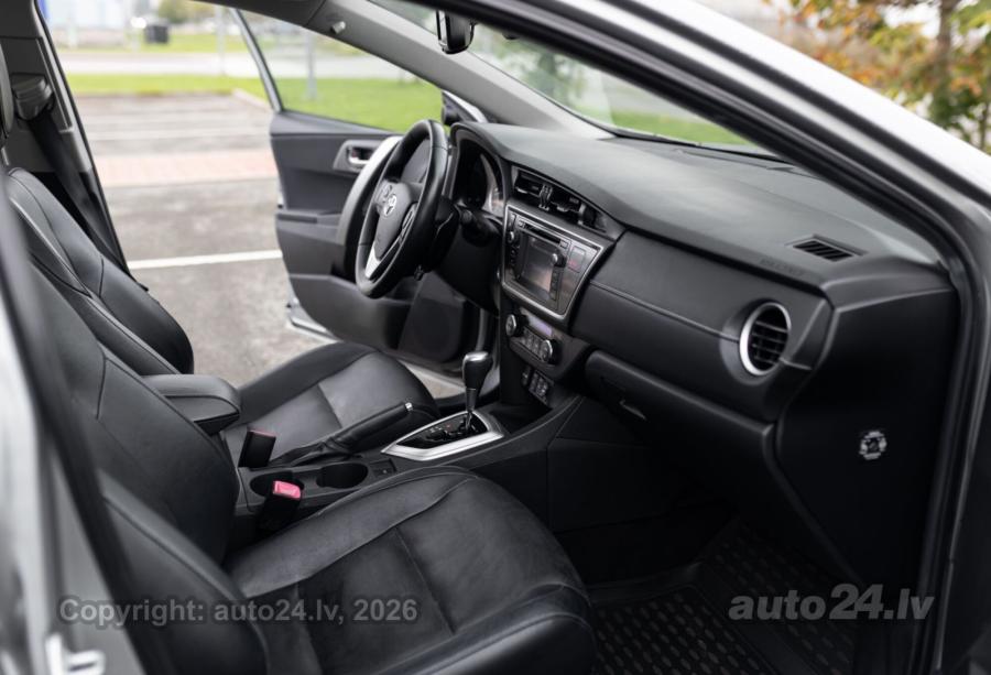 Pelēks Toyota Auris 2013 Tallina, ar dzinēja tilpumu 1.60 L un nobraukumu 117 tūkst. km par 9999 €, foto 15 vietnē AUTOMOTO.COM.LV