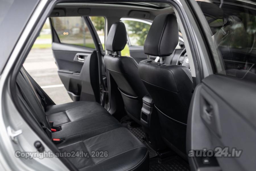 Pelēks Toyota Auris 2013 Tallina, ar dzinēja tilpumu 1.60 L un nobraukumu 117 tūkst. km par 9999 €, foto 17 vietnē AUTOMOTO.COM.LV