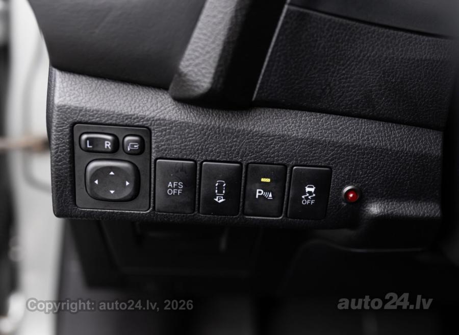 Pelēks Toyota Auris 2013 Tallina, ar dzinēja tilpumu 1.60 L un nobraukumu 117 tūkst. km par 9999 €, foto 23 vietnē AUTOMOTO.COM.LV