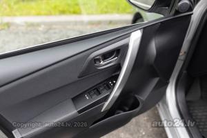 Pelēks Toyota Auris 2013 Tallina, ar dzinēja tilpumu 1.60 L un nobraukumu 117 tūkst. km par 9999 €, foto 27 vietnē AUTOMOTO.COM.LV