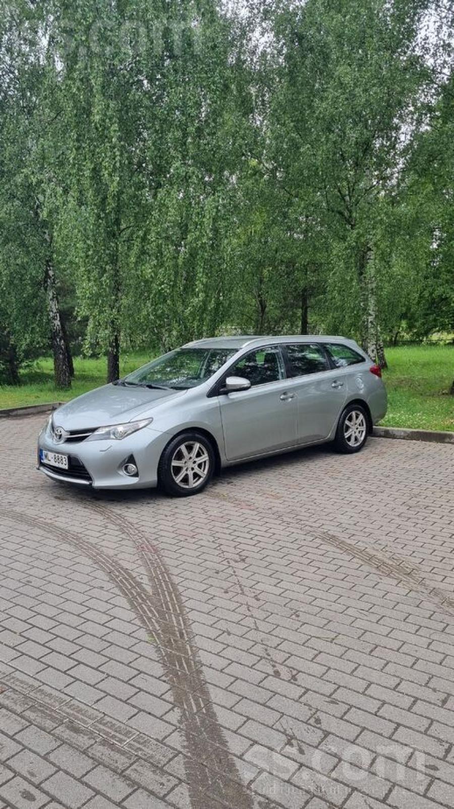 Pelēks Toyota Auris 2014 Rīga, ar dzinēja tilpumu 1.40 L un nobraukumu 190 tūkst. km par 3600 €, foto 2 vietnē AUTOMOTO.COM.LV