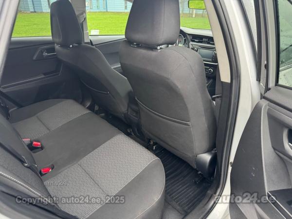 Pelēks Toyota Auris 2014 Tallina, ar dzinēja tilpumu 1.60 L un nobraukumu 210 tūkst. km par 6990 €, foto 11 vietnē AUTOMOTO.COM.LV