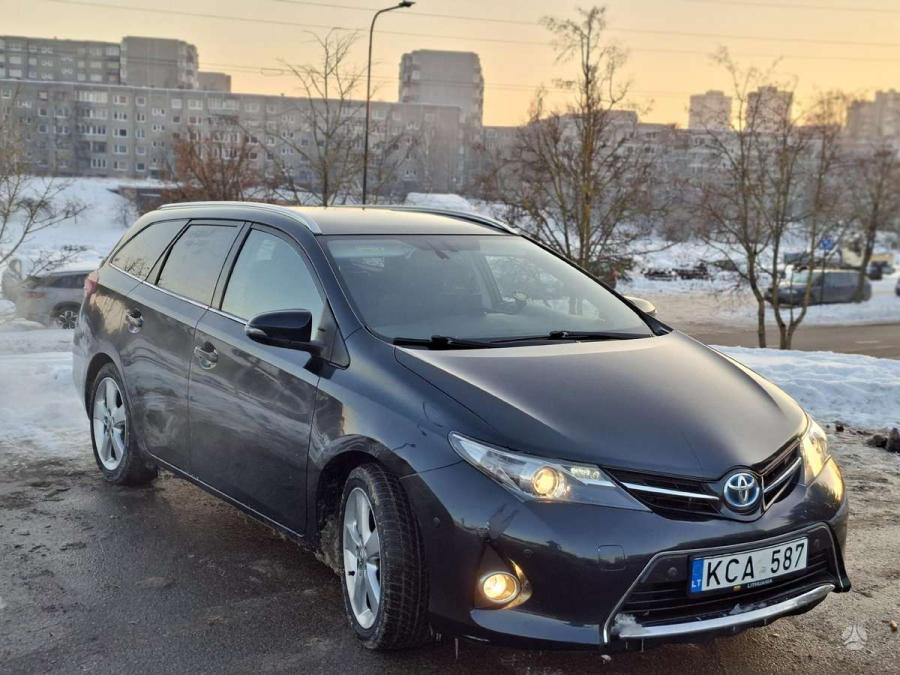 Grey Toyota Auris 2014 in Vilnius, with an engine capacity of 1.80 L and mileage of 199 thousand km for 8650 €, photo 8 on AUTOMOTO.COM.LV