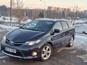 Grey Toyota Auris 2014 in Vilnius, with an engine capacity of 1.80 L and mileage of 199 thousand km for 8650 €, photo 12 on AUTOMOTO.COM.LV