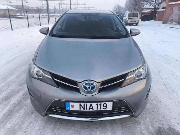 Grey Toyota Auris 2014 in Siauliai, with an engine capacity of 1.80 L and mileage of 172 thousand km for 8700 €, photo 2 on AUTOMOTO.COM.LV