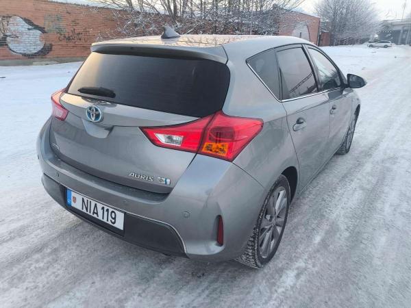 Grey Toyota Auris 2014 in Siauliai, with an engine capacity of 1.80 L and mileage of 172 thousand km for 8700 €, photo 4 on AUTOMOTO.COM.LV