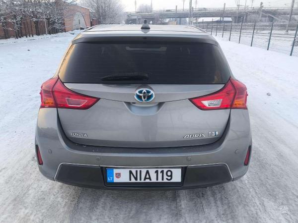 Grey Toyota Auris 2014 in Siauliai, with an engine capacity of 1.80 L and mileage of 172 thousand km for 8700 €, photo 5 on AUTOMOTO.COM.LV
