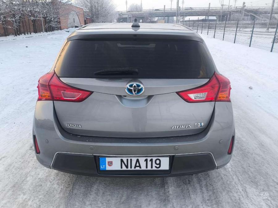 Pelēks Toyota Auris 2014 Šauļi, ar dzinēja tilpumu 1.80 L un nobraukumu 172 tūkst. km par 8700 €, foto 5 vietnē AUTOMOTO.COM.LV