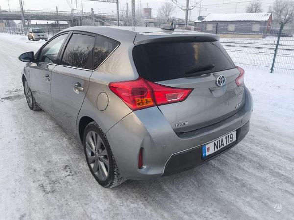 Grey Toyota Auris 2014 in Siauliai, with an engine capacity of 1.80 L and mileage of 172 thousand km for 8700 €, photo 6 on AUTOMOTO.COM.LV