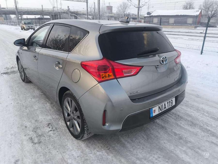 Pelēks Toyota Auris 2014 Šauļi, ar dzinēja tilpumu 1.80 L un nobraukumu 172 tūkst. km par 8700 €, foto 6 vietnē AUTOMOTO.COM.LV