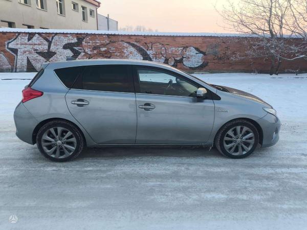 Grey Toyota Auris 2014 in Siauliai, with an engine capacity of 1.80 L and mileage of 172 thousand km for 8700 €, photo 7 on AUTOMOTO.COM.LV