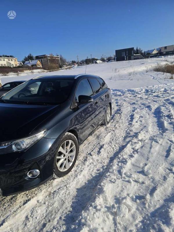 Grey Toyota Auris 2014 in Vilnius, with an engine capacity of 1.60 L and mileage of 280 thousand km for 6900 €, photo 2 on AUTOMOTO.COM.LV