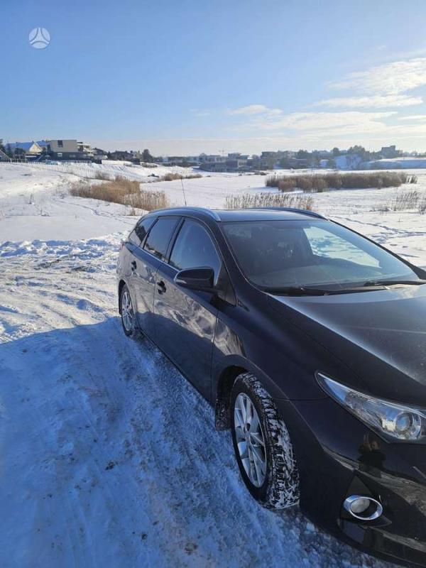 Grey Toyota Auris 2014 in Vilnius, with an engine capacity of 1.60 L and mileage of 280 thousand km for 6900 €, photo 3 on AUTOMOTO.COM.LV