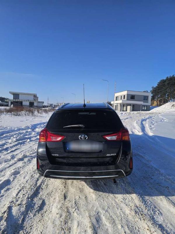 Grey Toyota Auris 2014 in Vilnius, with an engine capacity of 1.60 L and mileage of 280 thousand km for 6900 €, photo 4 on AUTOMOTO.COM.LV