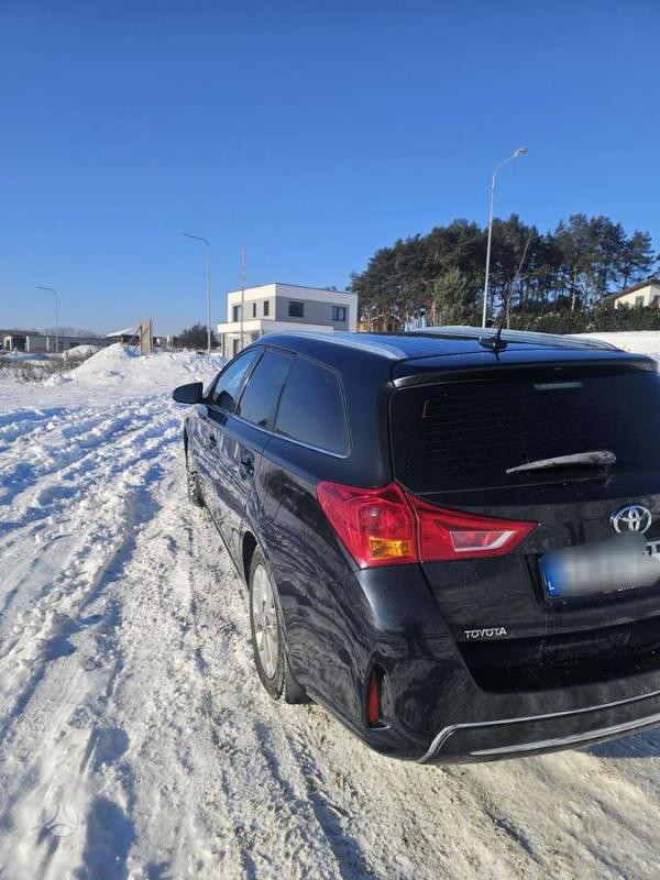 Grey Toyota Auris 2014 in Vilnius, with an engine capacity of 1.60 L and mileage of 280 thousand km for 6900 €, photo 5 on AUTOMOTO.COM.LV