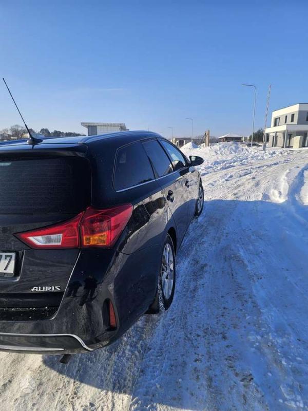 Grey Toyota Auris 2014 in Vilnius, with an engine capacity of 1.60 L and mileage of 280 thousand km for 6900 €, photo 6 on AUTOMOTO.COM.LV