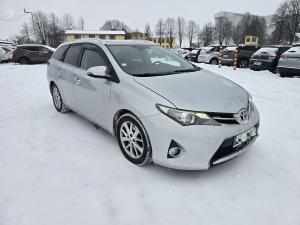 Pelēks Toyota Auris 2014 Tauragė, ar dzinēja tilpumu 2.00 L un nobraukumu 189 tūkst. km par 5700 €, foto  vietnē AUTOMOTO.COM.LV