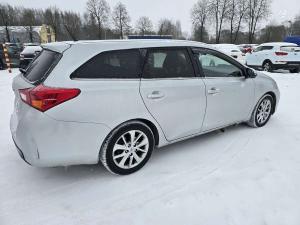 Grey Toyota Auris 2014 in Taurage, with an engine capacity of 2.00 L and mileage of 189 thousand km for 5700 €, photo 2 on AUTOMOTO.COM.LV