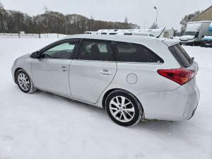 Grey Toyota Auris 2014 in Taurage, with an engine capacity of 2.00 L and mileage of 189 thousand km for 5700 €, photo 4 on AUTOMOTO.COM.LV