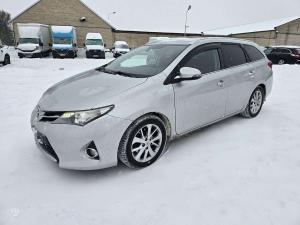 Grey Toyota Auris 2014 in Taurage, with an engine capacity of 2.00 L and mileage of 189 thousand km for 5700 €, photo 5 on AUTOMOTO.COM.LV