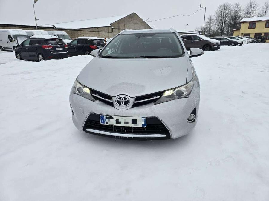 Grey Toyota Auris 2014 in Taurage, with an engine capacity of 2.00 L and mileage of 189 thousand km for 5700 €, photo 6 on AUTOMOTO.COM.LV