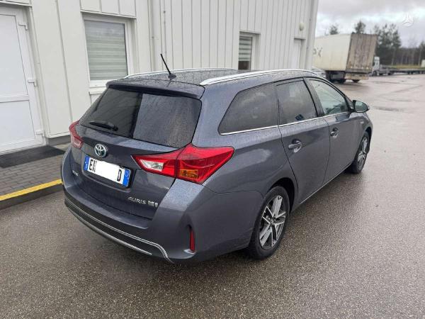 Grey Toyota Auris 2014 in Utena, with an engine capacity of 1.80 L and mileage of 252 thousand km for 7300 €, photo 5 on AUTOMOTO.COM.LV