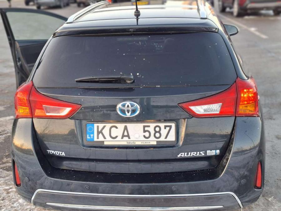 Grey Toyota Auris 2014 in Vilnius, with an engine capacity of 0.00 L and mileage of 201 thousand km for 8300 €, photo 4 on AUTOMOTO.COM.LV