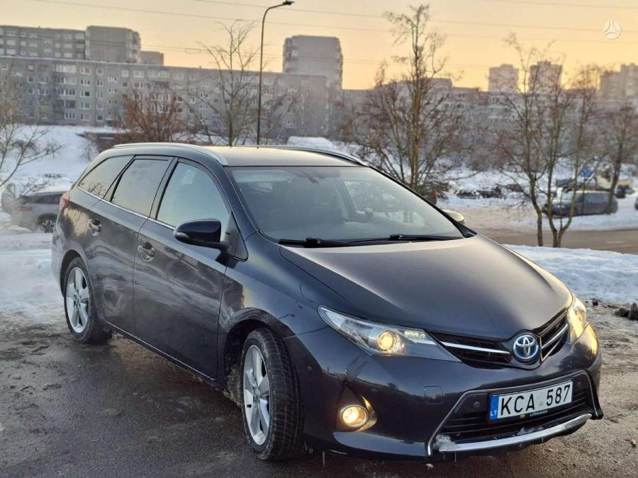 Grey Toyota Auris 2014 in Vilnius, with an engine capacity of 0.00 L and mileage of 201 thousand km for 8300 €, photo 8 on AUTOMOTO.COM.LV